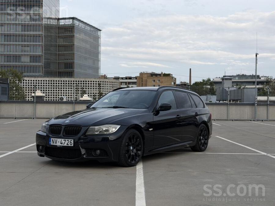 Black BMW 325 2011 in Riga, with an engine capacity of 3.00 L and mileage of 327 thousand km for 5750 €, photo 1 on AUTOMOTO.COM.LV
