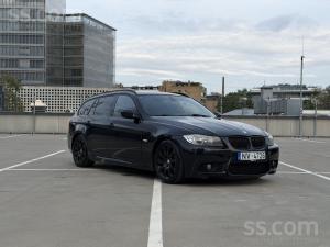 Black BMW 325 2011 in Riga, with an engine capacity of 3.00 L and mileage of 327 thousand km for 5750 €, photo 3 on AUTOMOTO.COM.LV