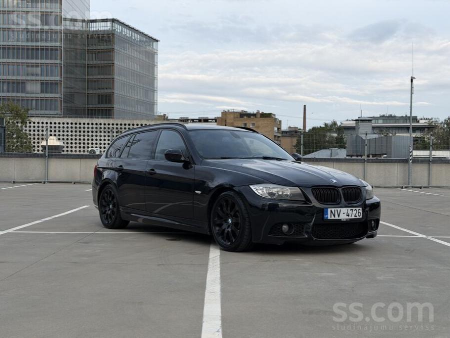 Black BMW 325 2011 in Riga, with an engine capacity of 3.00 L and mileage of 327 thousand km for 5750 €, photo 3 on AUTOMOTO.COM.LV