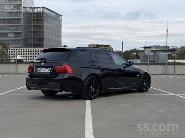 Melns BMW 325 2011 Rīga, ar dzinēja tilpumu 3.00 L un nobraukumu 327 tūkst. km par 5750 €, foto 3 vietnē AUTOMOTO.COM.LV