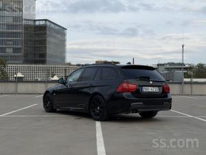 Black BMW 325 2011 in Riga, with an engine capacity of 3.00 L and mileage of 327 thousand km for 5750 €, photo 5 on AUTOMOTO.COM.LV