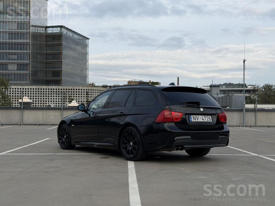 Black BMW 325 2011 in Riga, with an engine capacity of 3.00 L and mileage of 327 thousand km for 5750 €, photo 5 on AUTOMOTO.COM.LV