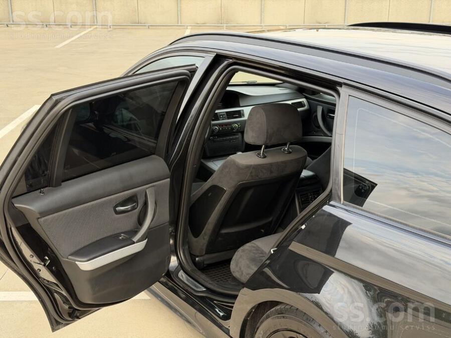 Black BMW 325 2011 in Riga, with an engine capacity of 3.00 L and mileage of 327 thousand km for 5750 €, photo 7 on AUTOMOTO.COM.LV