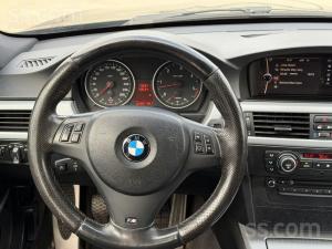 Black BMW 325 2011 in Riga, with an engine capacity of 3.00 L and mileage of 327 thousand km for 5750 €, photo 9 on AUTOMOTO.COM.LV