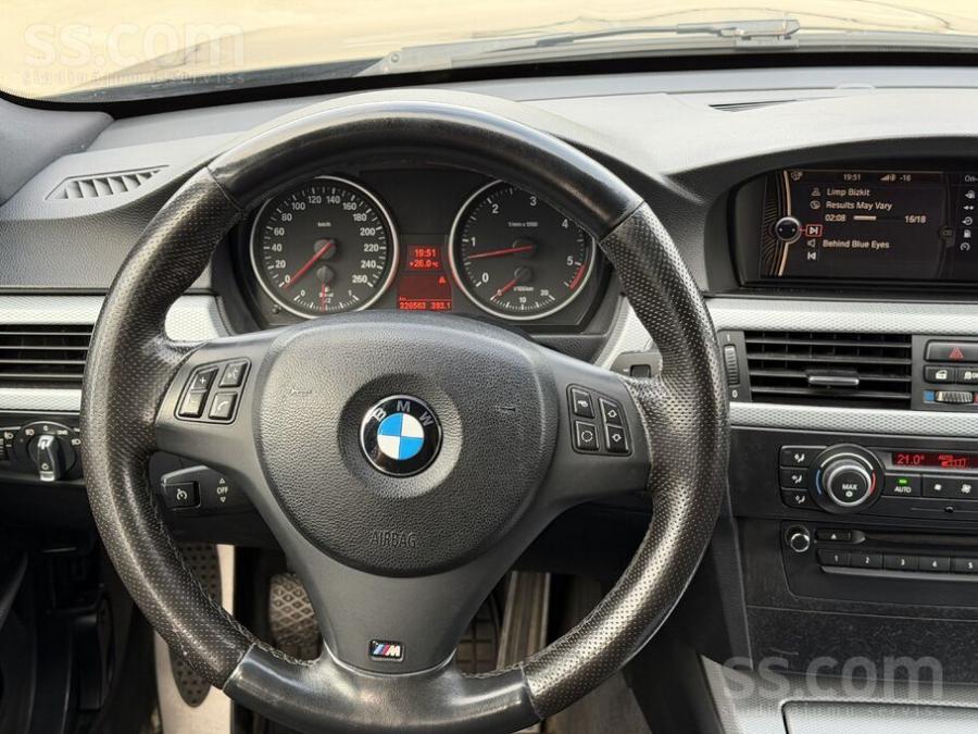 Black BMW 325 2011 in Riga, with an engine capacity of 3.00 L and mileage of 327 thousand km for 5750 €, photo 9 on AUTOMOTO.COM.LV