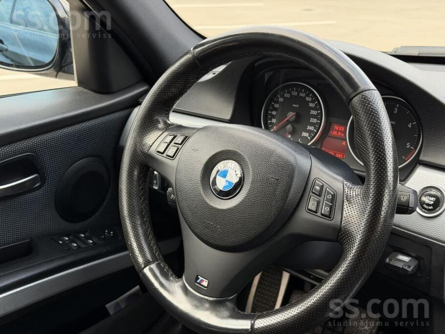 Black BMW 325 2011 in Riga, with an engine capacity of 3.00 L and mileage of 327 thousand km for 5750 €, photo 12 on AUTOMOTO.COM.LV