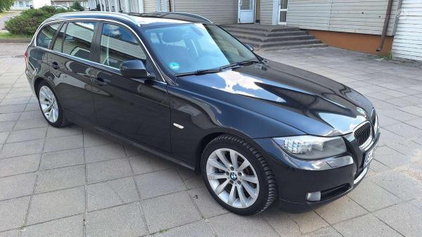 Black BMW 325 2012 in Vilnius, with an engine capacity of 2.99 L and mileage of 278 thousand km for 5650 €, photo 5 on AUTOMOTO.COM.LV