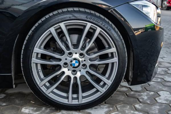 Black BMW 325 2014 in Tukums, with an engine capacity of 2.00 L and mileage of 300 thousand km for 12490 €, photo 7 on AUTOMOTO.COM.LV