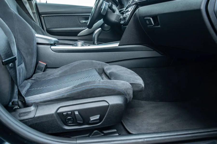 Black BMW 325 2014 in Tukums, with an engine capacity of 2.00 L and mileage of 300 thousand km for 12490 €, photo 35 on AUTOMOTO.COM.LV