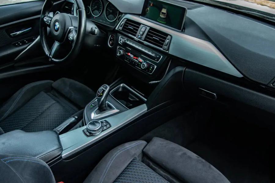 Black BMW 325 2014 in Tukums, with an engine capacity of 2.00 L and mileage of 300 thousand km for 12490 €, photo 36 on AUTOMOTO.COM.LV