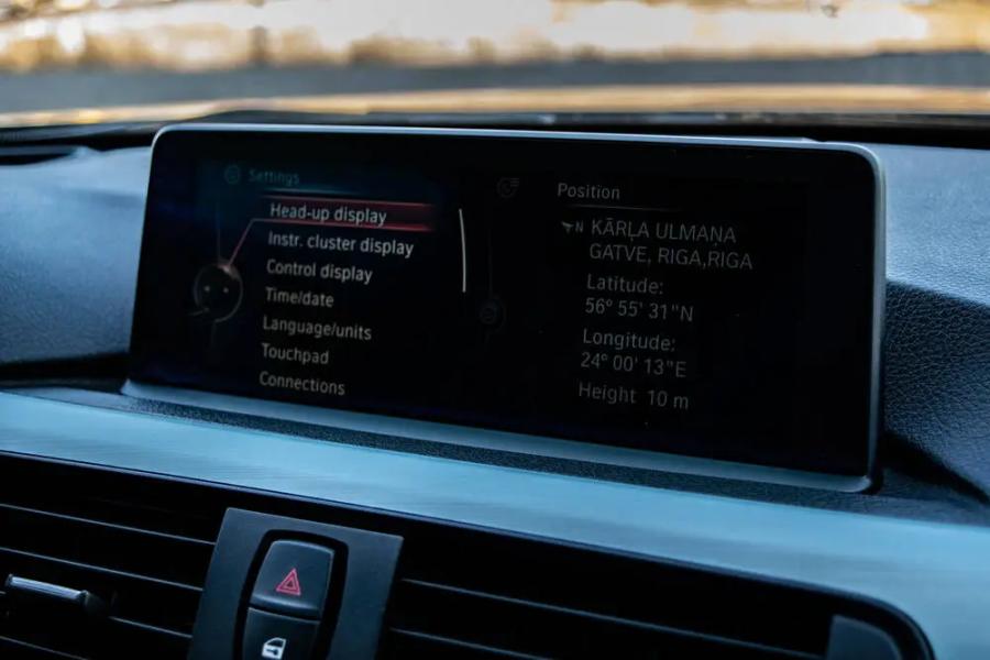 Black BMW 325 2014 in Tukums, with an engine capacity of 2.00 L and mileage of 300 thousand km for 12490 €, photo 40 on AUTOMOTO.COM.LV