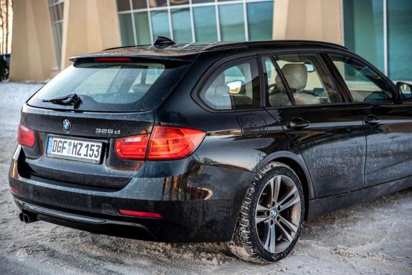 Melns BMW 325 2015 Elektrėnai, ar dzinēja tilpumu 2.00 L un nobraukumu 259 tūkst. km par 10100 €, foto 11 vietnē AUTOMOTO.COM.LV