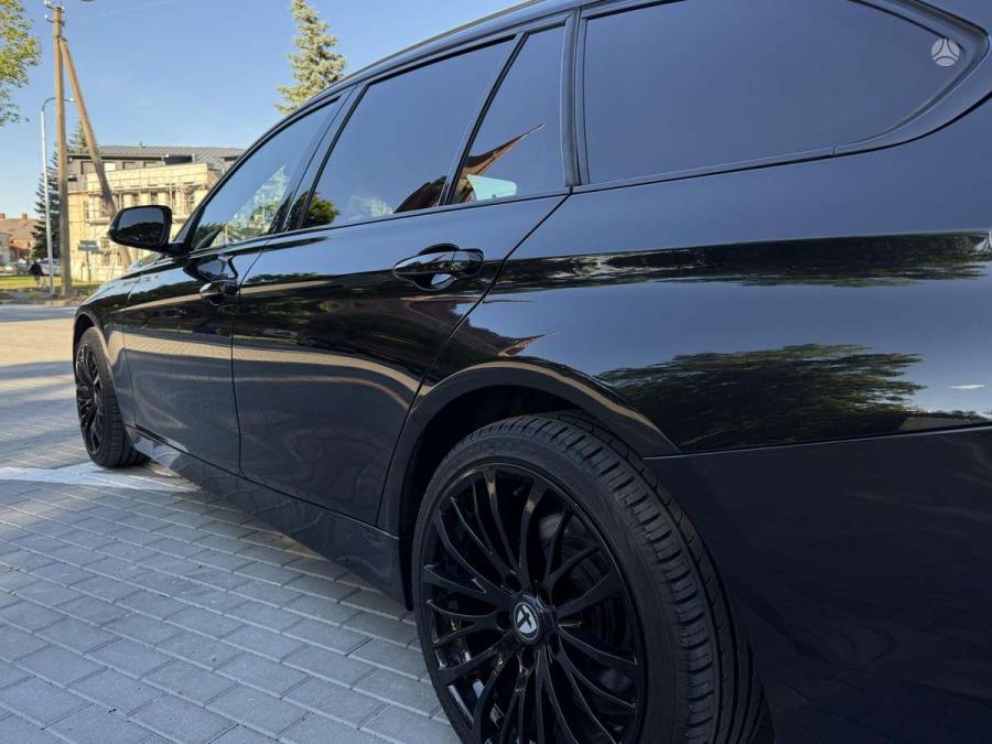 Black BMW 325 2016 in Rokiskis, with an engine capacity of 2.00 L and mileage of 258 thousand km for 10300 €, photo 17 on AUTOMOTO.COM.LV