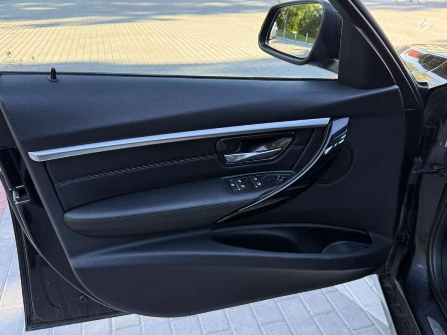 Black BMW 325 2016 in Rokiskis, with an engine capacity of 2.00 L and mileage of 258 thousand km for 10300 €, photo 18 on AUTOMOTO.COM.LV