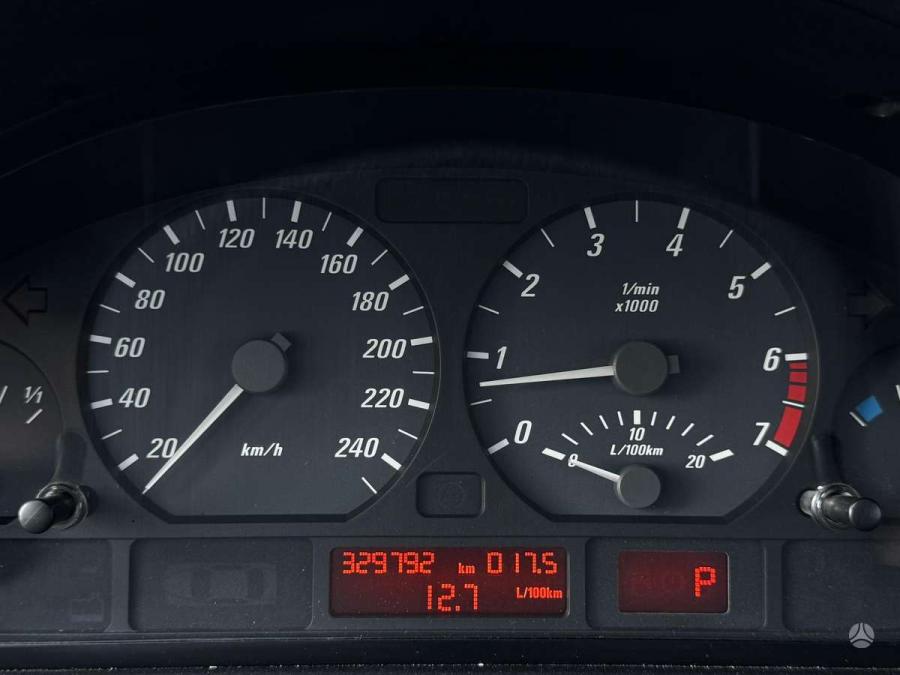 Blue BMW 325 2002 in Vilnius, with an engine capacity of 2.50 L and mileage of 300 thousand km for 5300 €, photo 17 on AUTOMOTO.COM.LV