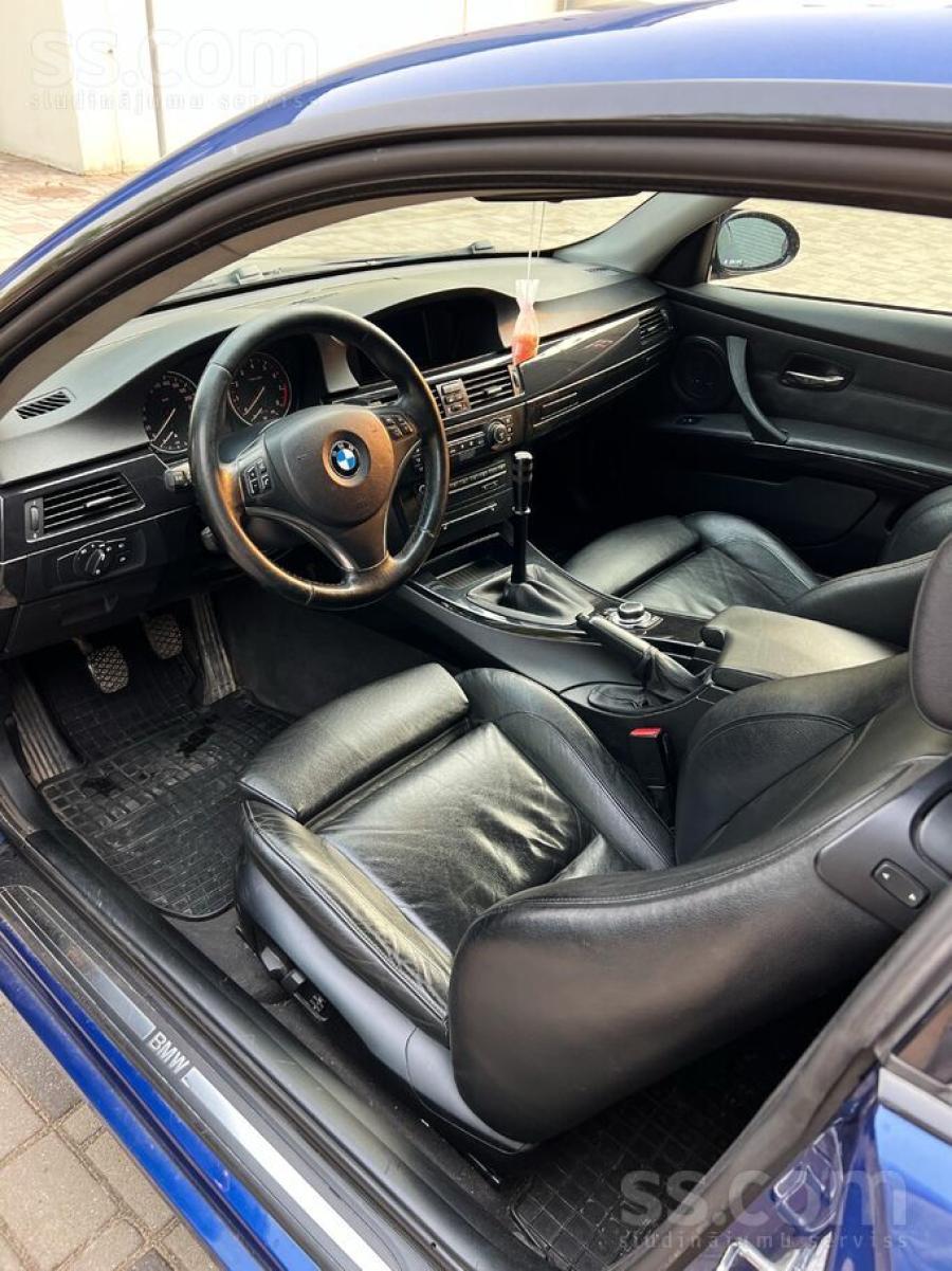 Blue BMW 325 2006 in Dobele, with an engine capacity of 2.50 L and mileage of 195 thousand km for 7900 €, photo 12 on AUTOMOTO.COM.LV