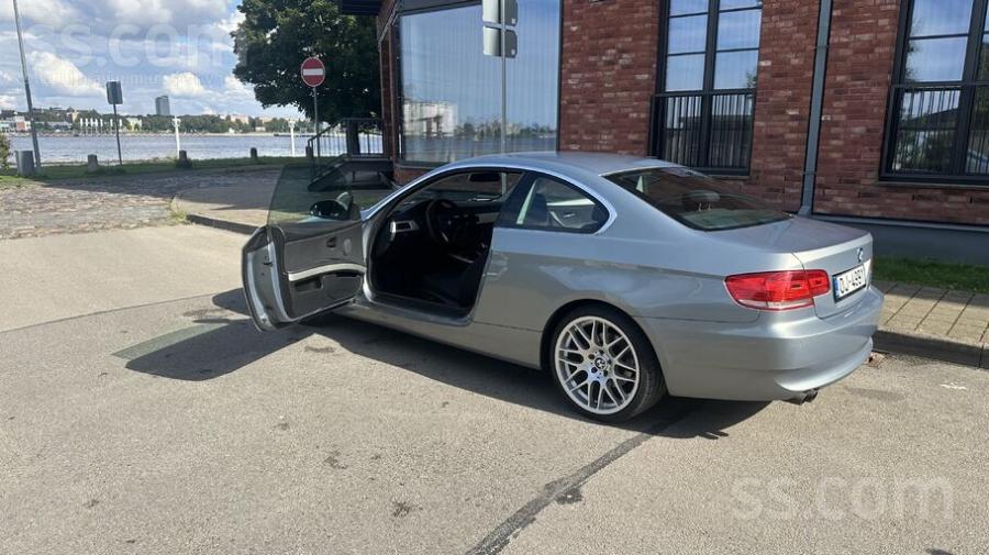 Zils BMW 325 2006 Rīga, ar dzinēja tilpumu 2.50 L un nobraukumu 115 tūkst. km par 15000 €, foto 14 vietnē AUTOMOTO.COM.LV
