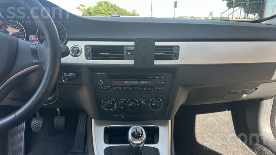 Zils BMW 325 2006 Rīga, ar dzinēja tilpumu 2.50 L un nobraukumu 115 tūkst. km par 15000 €, foto 22 vietnē AUTOMOTO.COM.LV