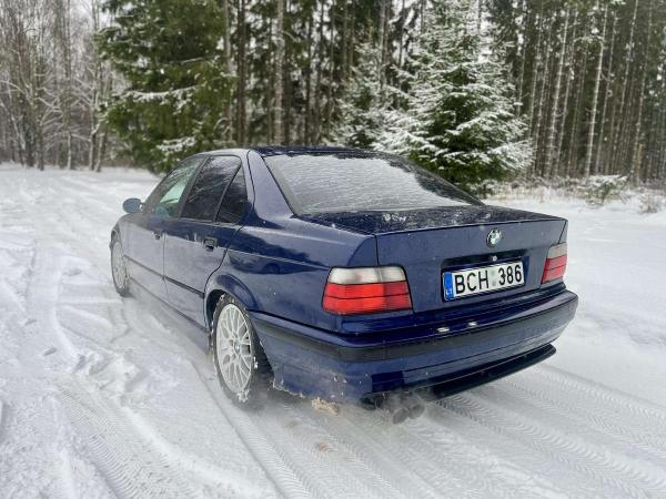 Zils BMW 325 1991 Šauļi, ar dzinēja tilpumu 2.50 L un nobraukumu 243 tūkst. km par 5499 €, foto 3 vietnē AUTOMOTO.COM.LV