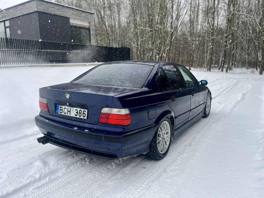 Zils BMW 325 1991 Šauļi, ar dzinēja tilpumu 2.50 L un nobraukumu 243 tūkst. km par 5499 €, foto 4 vietnē AUTOMOTO.COM.LV