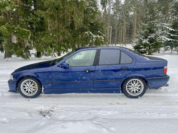 Zils BMW 325 1991 Šauļi, ar dzinēja tilpumu 2.50 L un nobraukumu 243 tūkst. km par 5499 €, foto 5 vietnē AUTOMOTO.COM.LV