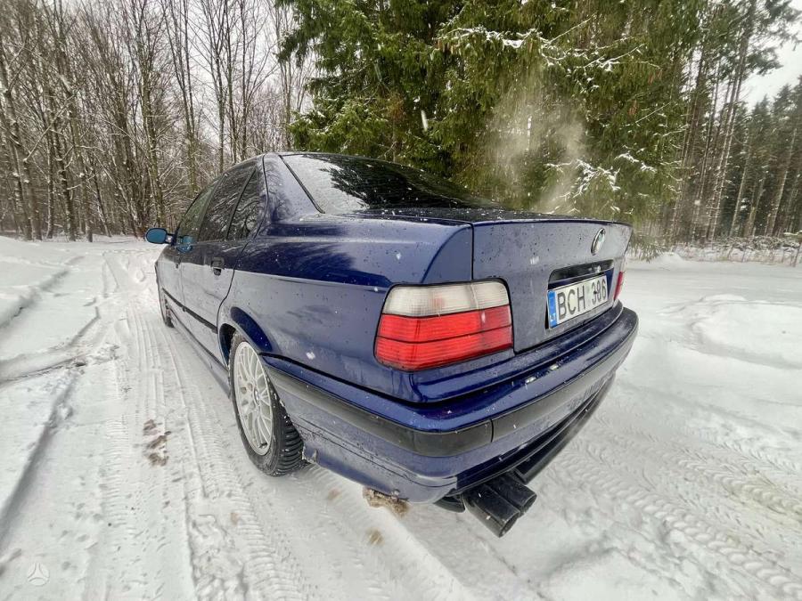 Zils BMW 325 1991 Šauļi, ar dzinēja tilpumu 2.50 L un nobraukumu 243 tūkst. km par 5499 €, foto 6 vietnē AUTOMOTO.COM.LV