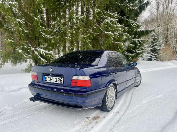 Zils BMW 325 1991 Šauļi, ar dzinēja tilpumu 2.50 L un nobraukumu 243 tūkst. km par 5499 €, foto 8 vietnē AUTOMOTO.COM.LV