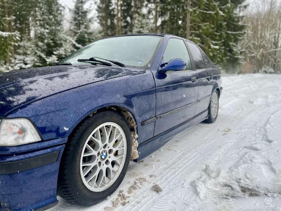 Zils BMW 325 1991 Šauļi, ar dzinēja tilpumu 2.50 L un nobraukumu 243 tūkst. km par 5499 €, foto 9 vietnē AUTOMOTO.COM.LV