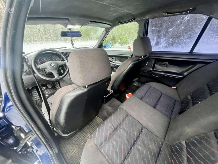 Zils BMW 325 1991 Šauļi, ar dzinēja tilpumu 2.50 L un nobraukumu 243 tūkst. km par 5499 €, foto 22 vietnē AUTOMOTO.COM.LV