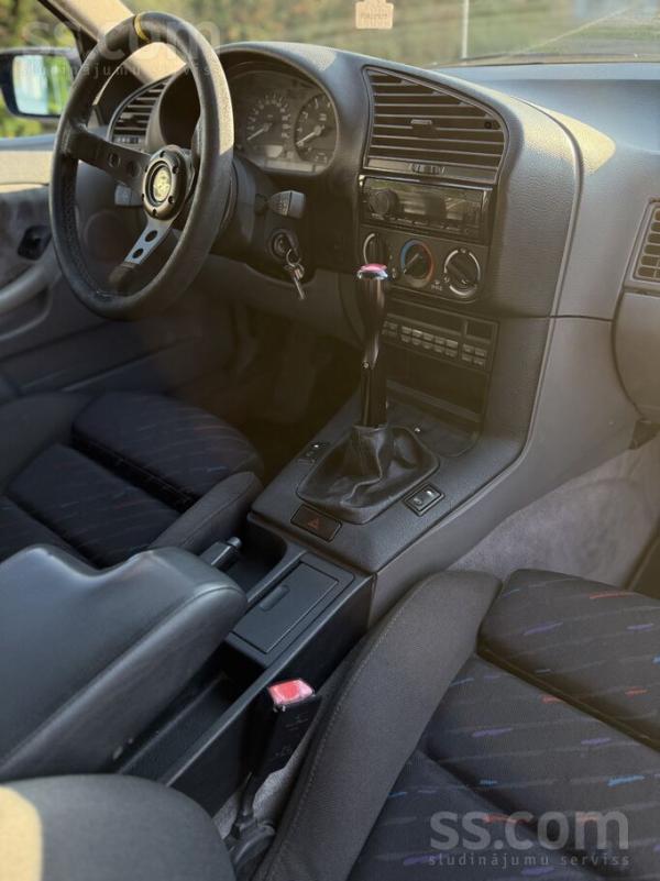 Blue BMW 325 1992 in Liepaja, with an engine capacity of 2.50 L and mileage of 89 thousand km for 7000 €, photo 8 on AUTOMOTO.COM.LV