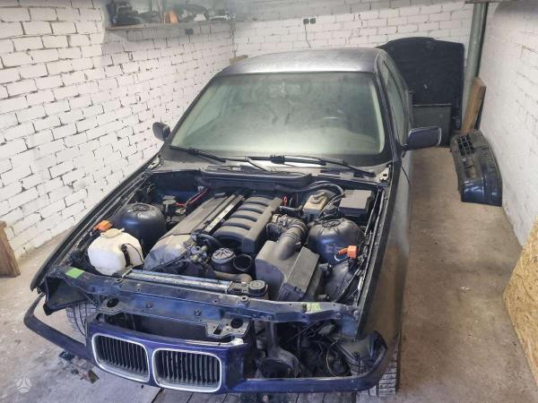 Zils BMW 325 1993 Kretinga, ar dzinēja tilpumu 2.49 L un nobraukumu 180 tūkst. km par 3600 €, foto 3 vietnē AUTOMOTO.COM.LV