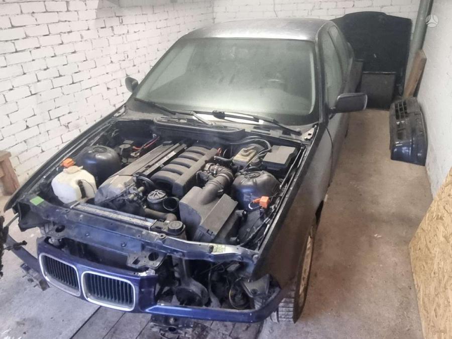 Zils BMW 325 1993 Kretinga, ar dzinēja tilpumu 2.49 L un nobraukumu 180 tūkst. km par 3600 €, foto 5 vietnē AUTOMOTO.COM.LV