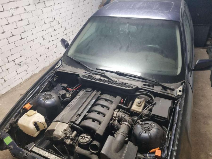 Zils BMW 325 1993 Kretinga, ar dzinēja tilpumu 2.49 L un nobraukumu 180 tūkst. km par 3600 €, foto 13 vietnē AUTOMOTO.COM.LV