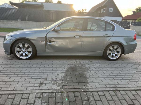 Blue BMW 325 2005 in Alytus, with an engine capacity of 2.49 L and mileage of 236 thousand km for 3000 €, photo 4 on AUTOMOTO.COM.LV