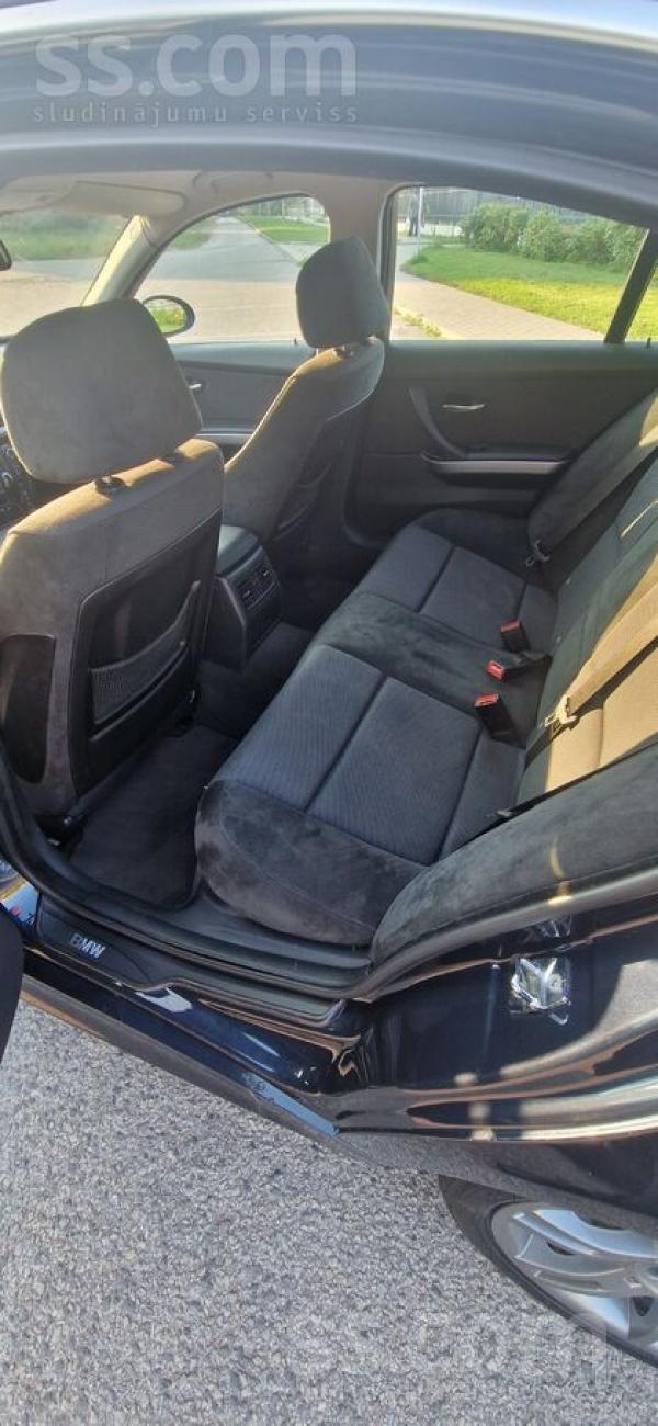 Blue BMW 325 2005 in Riga, with an engine capacity of 2.50 L and mileage of 241 thousand km for 5925 €, photo 9 on AUTOMOTO.COM.LV