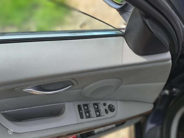 Zils BMW 325 2006 Radviliškis, ar dzinēja tilpumu 2.50 L un nobraukumu 3 tūkst. km par 2200 €, foto 8 vietnē AUTOMOTO.COM.LV