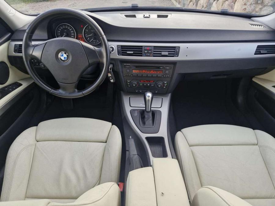 Zils BMW 325 2007 Viļņa, ar dzinēja tilpumu 2.50 L un nobraukumu 229 tūkst. km par 3950 €, foto 19 vietnē AUTOMOTO.COM.LV