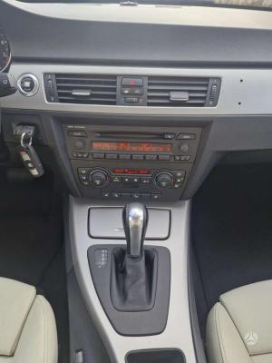 Zils BMW 325 2007 Viļņa, ar dzinēja tilpumu 2.50 L un nobraukumu 229 tūkst. km par 3950 €, foto 21 vietnē AUTOMOTO.COM.LV