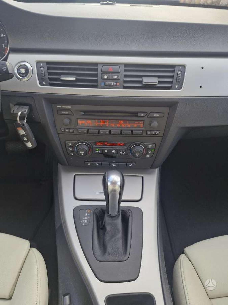 Zils BMW 325 2007 Viļņa, ar dzinēja tilpumu 2.50 L un nobraukumu 229 tūkst. km par 3950 €, foto 21 vietnē AUTOMOTO.COM.LV
