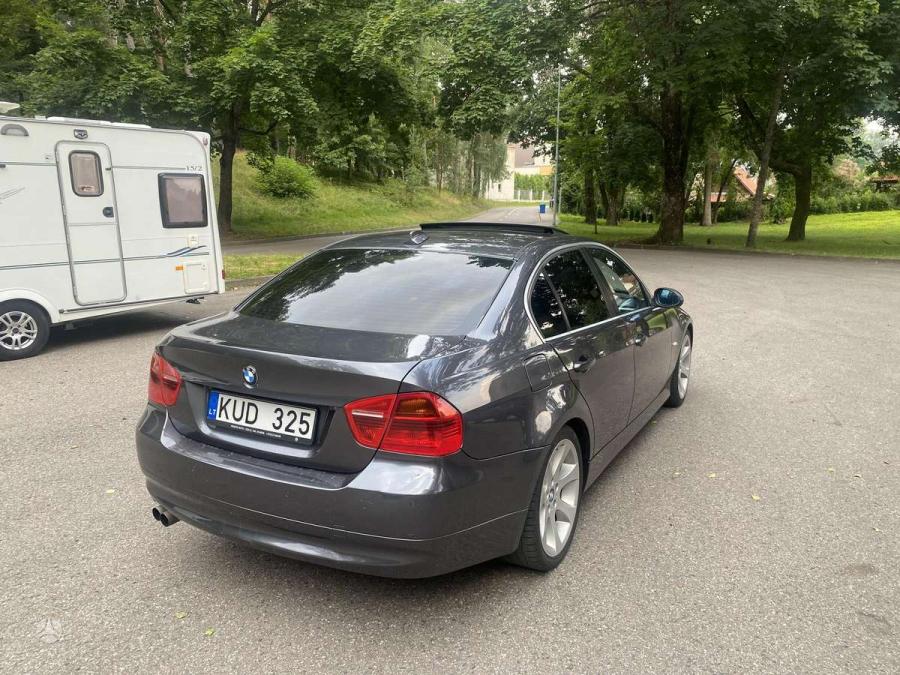 Blue BMW 325 2007 in Druskininkai, with an engine capacity of 2.99 L and mileage of 390 thousand km for 3500 €, photo 6 on AUTOMOTO.COM.LV