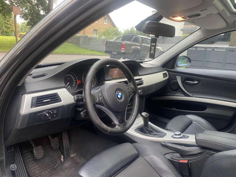 Blue BMW 325 2007 in Druskininkai, with an engine capacity of 2.99 L and mileage of 390 thousand km for 3500 €, photo 10 on AUTOMOTO.COM.LV