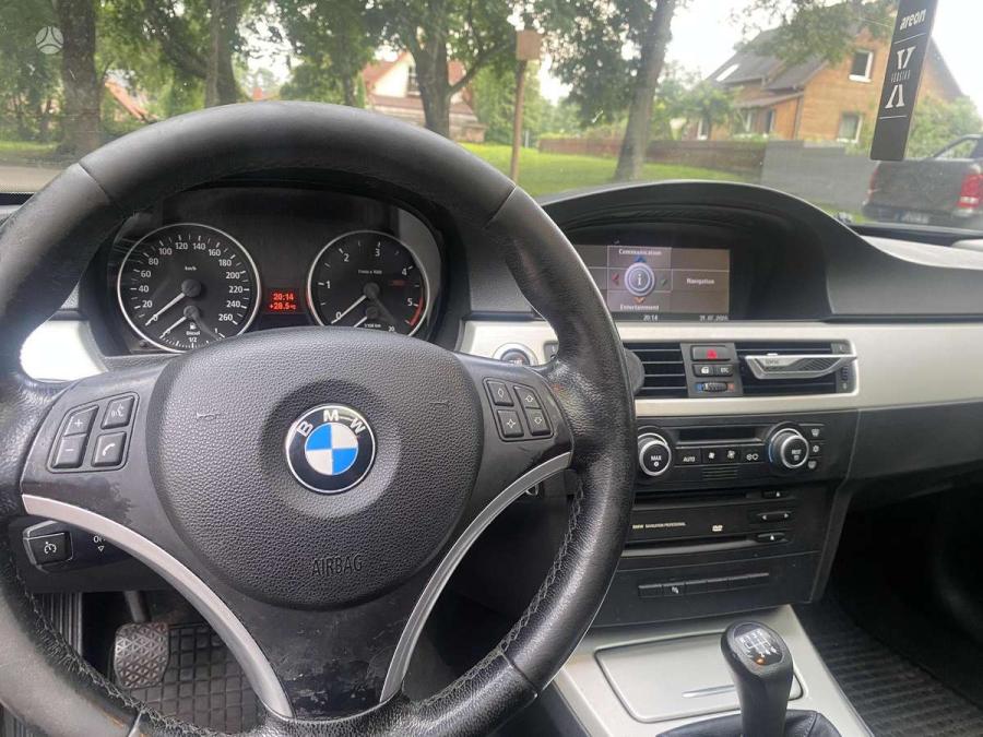 Blue BMW 325 2007 in Druskininkai, with an engine capacity of 2.99 L and mileage of 390 thousand km for 3500 €, photo 11 on AUTOMOTO.COM.LV