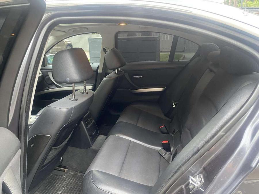 Blue BMW 325 2007 in Druskininkai, with an engine capacity of 2.99 L and mileage of 390 thousand km for 3500 €, photo 13 on AUTOMOTO.COM.LV