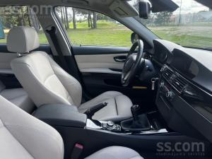 Blue BMW 325 2010 in Riga, with an engine capacity of 3.00 L and mileage of 237 thousand km for 7200 €, photo 6 on AUTOMOTO.COM.LV