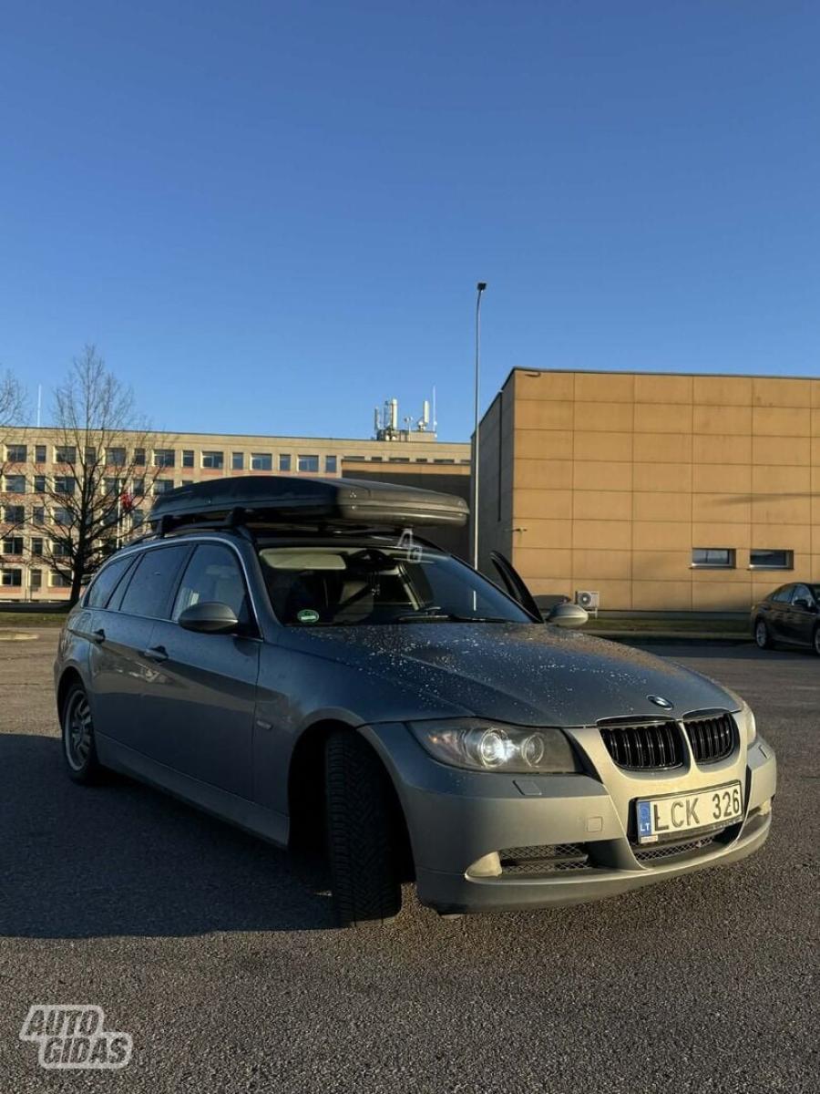 Zils BMW 325 2005 Kauņa, ar dzinēja tilpumu 2.50 L un nobraukumu 307 tūkst. km par 4150 €, foto 1 vietnē AUTOMOTO.COM.LV