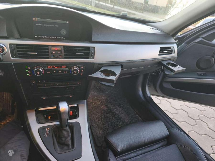Zils BMW 325 2006 Viļņa, ar dzinēja tilpumu 2.99 L un nobraukumu 400 tūkst. km par 2850 €, foto 16 vietnē AUTOMOTO.COM.LV