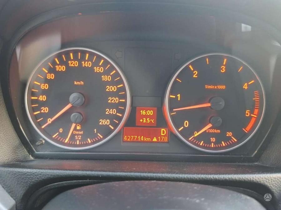 Zils BMW 325 2006 Viļņa, ar dzinēja tilpumu 2.99 L un nobraukumu 400 tūkst. km par 2850 €, foto 17 vietnē AUTOMOTO.COM.LV