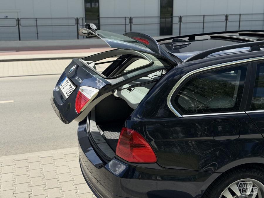 Zils BMW 325 2006 Viļņa, ar dzinēja tilpumu 2.50 L un nobraukumu 238 tūkst. km par 3150 €, foto 12 vietnē AUTOMOTO.COM.LV