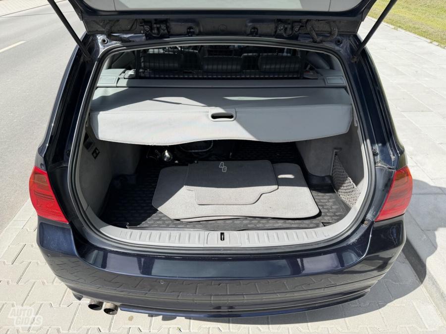 Zils BMW 325 2006 Viļņa, ar dzinēja tilpumu 2.50 L un nobraukumu 238 tūkst. km par 3150 €, foto 13 vietnē AUTOMOTO.COM.LV