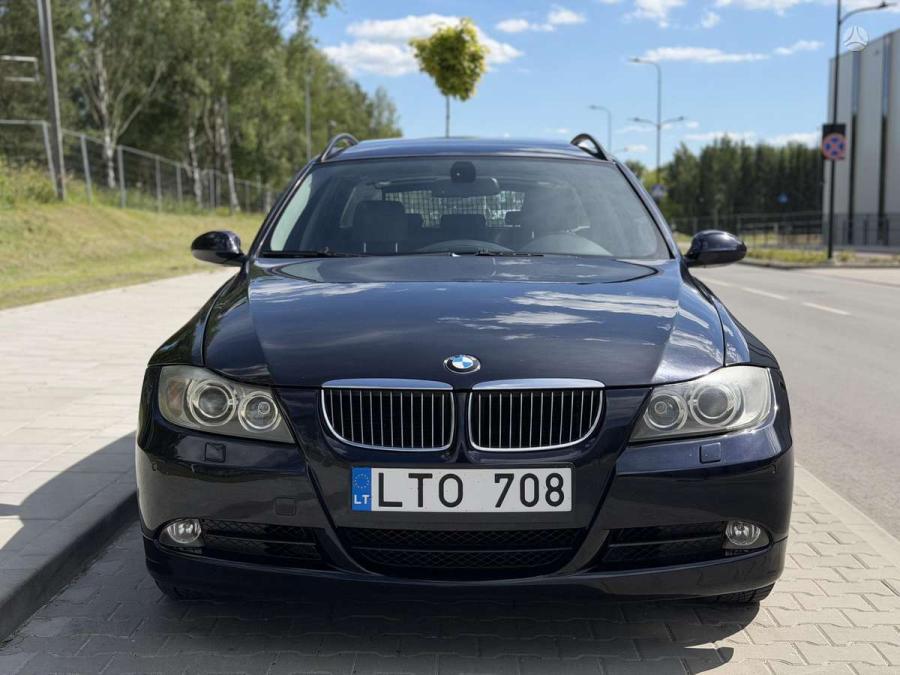 Blue BMW 325 2006 in Vilnius, with an engine capacity of 2.50 L and mileage of 238 thousand km for 3150 €, photo 4 on AUTOMOTO.COM.LV